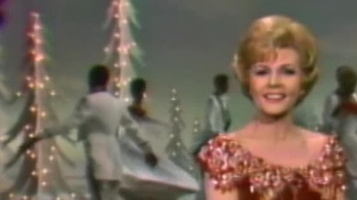 Bing Crosby Color Christmas Show - Apple TV