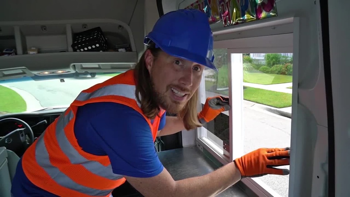 Handyman Hal Works With Ice Cream Truck | Ice Cream Truck for Kids ...