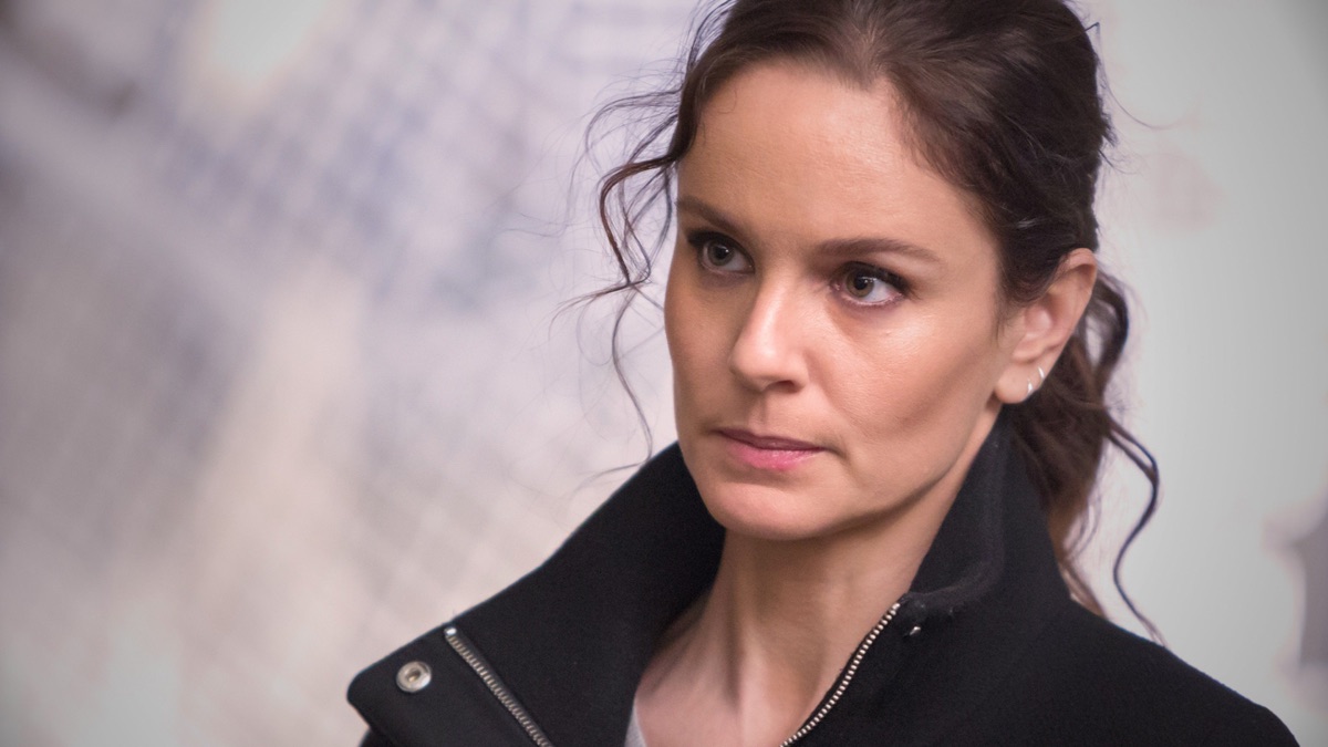 What Goes Around - Colony (Season 3, Episode 13) - Apple TV