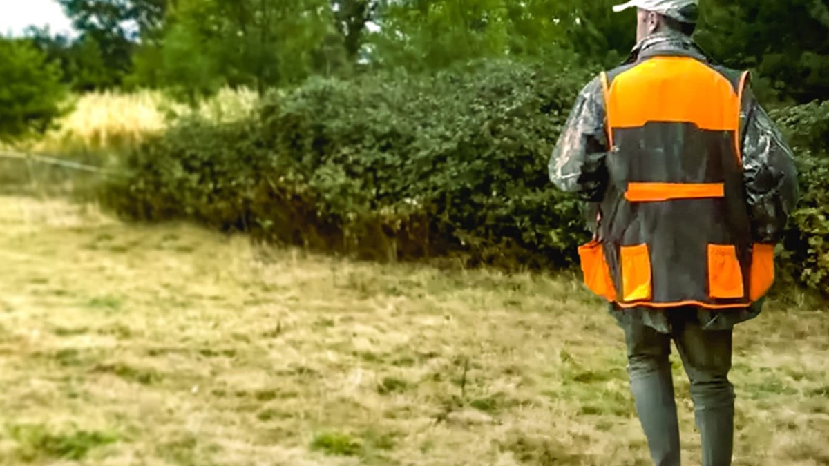 Épisode 1 - Petit Gibier de la Ravalière (saison 1, épisode 1) - Apple ...