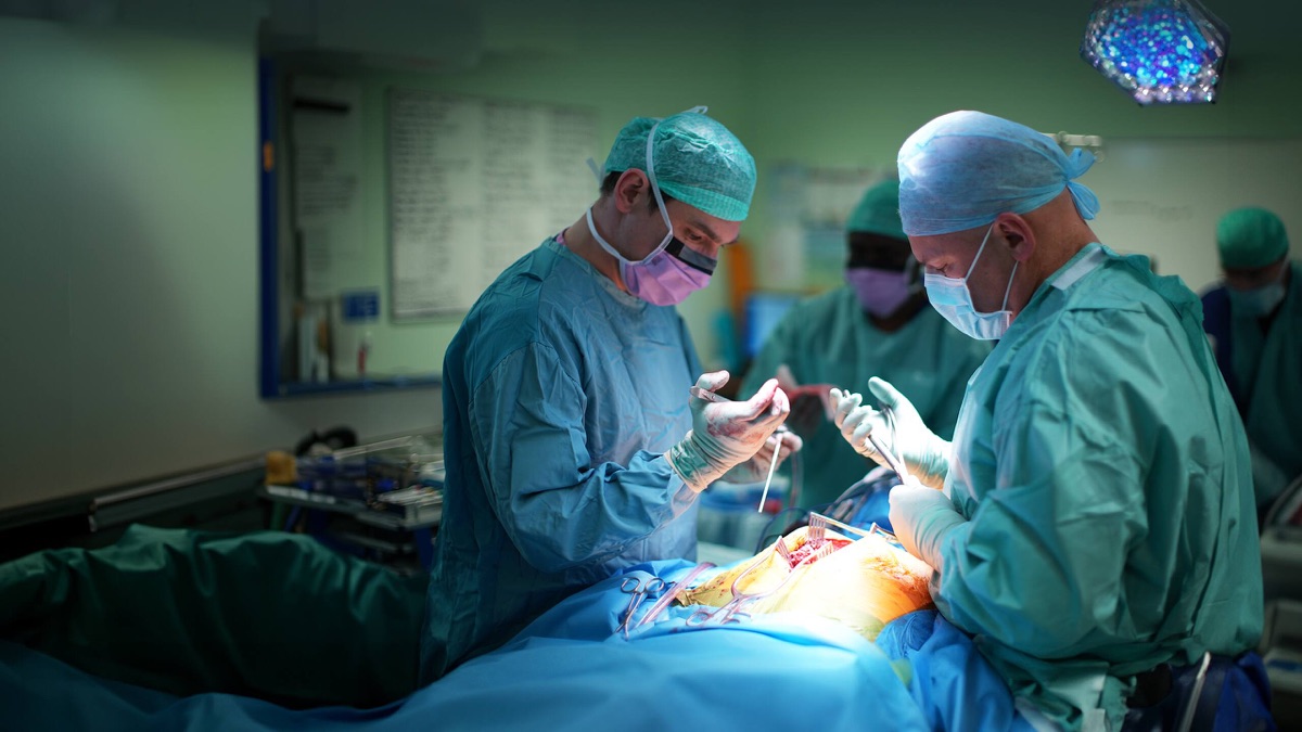 Surgeons: A Matter of Life or Death - Apple TV (UK)