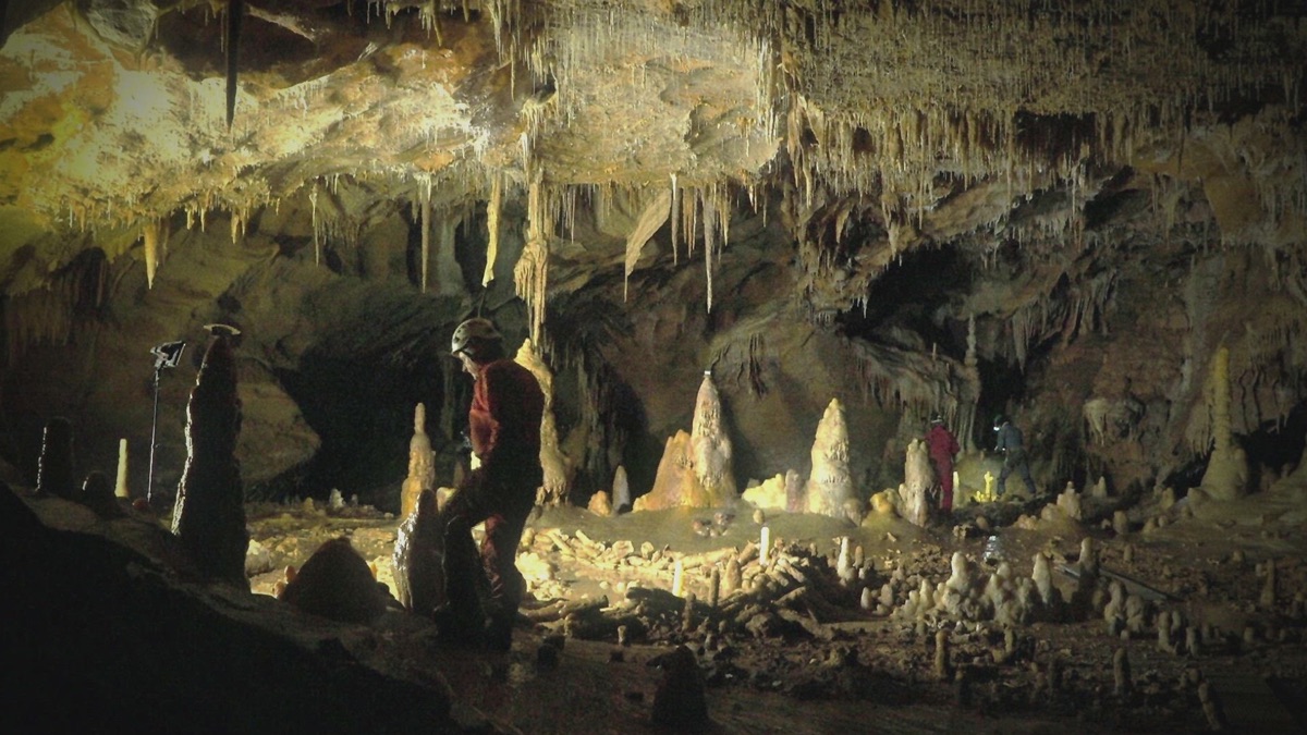 Mysterious Structures - Mysteries Unearthed With Danny Trejo (temporada ...