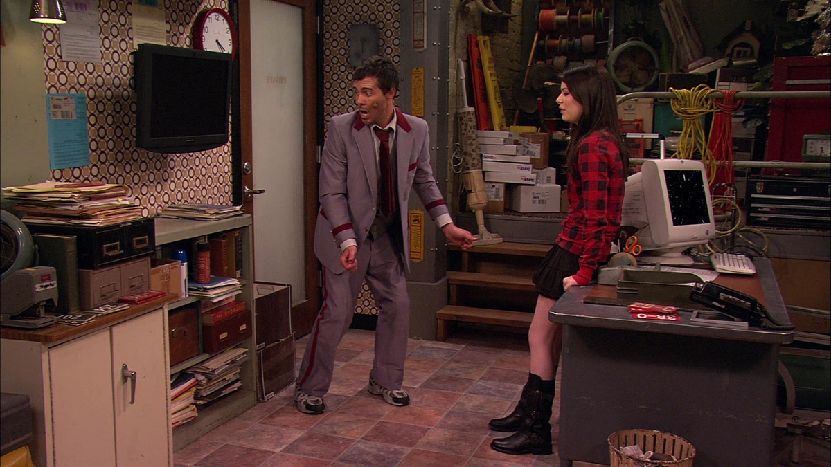 Encuentran el amor perdido de Lewbert - iCarly (Temporada 3, Episodio 6 ...