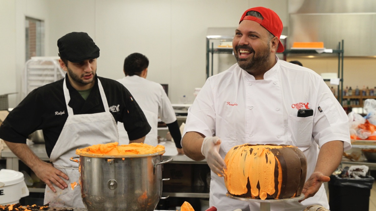 Creepy Crawly Cake And Haunted House - Cake Boss (Series 14, Episode 11 ...