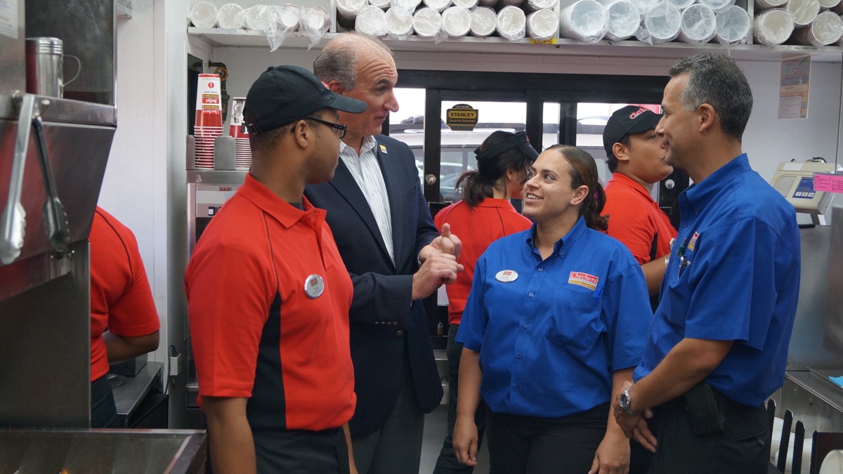 Epic Bosses - Undercover Boss (Season 4, Episode 17) - Apple TV