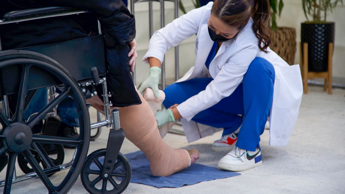 Leaky Legs - Dra. Sandra Lee: Especialista en piel (temporada 9 ...