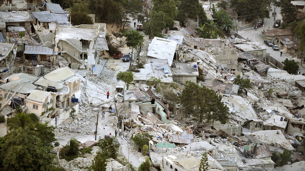 Tornado In Aisle 12 - Serial Killer Earth (Series 1, Episode 4) - Apple ...