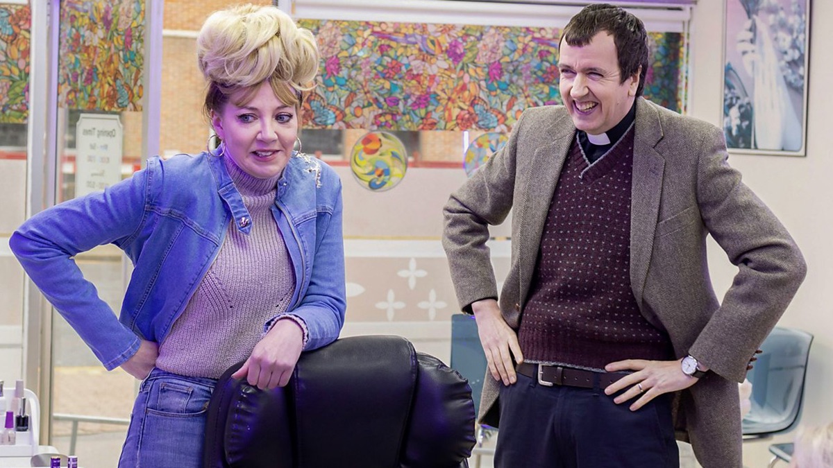 Humandy Statue - Mandy (Series 3, Episode 3) - Apple TV (UK)