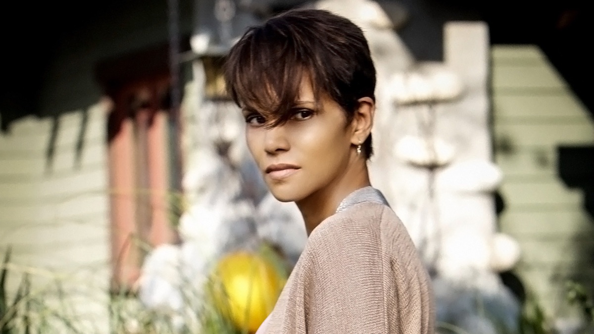 Re-Entry - Extant (Season 1, Episode 1) - Apple TV