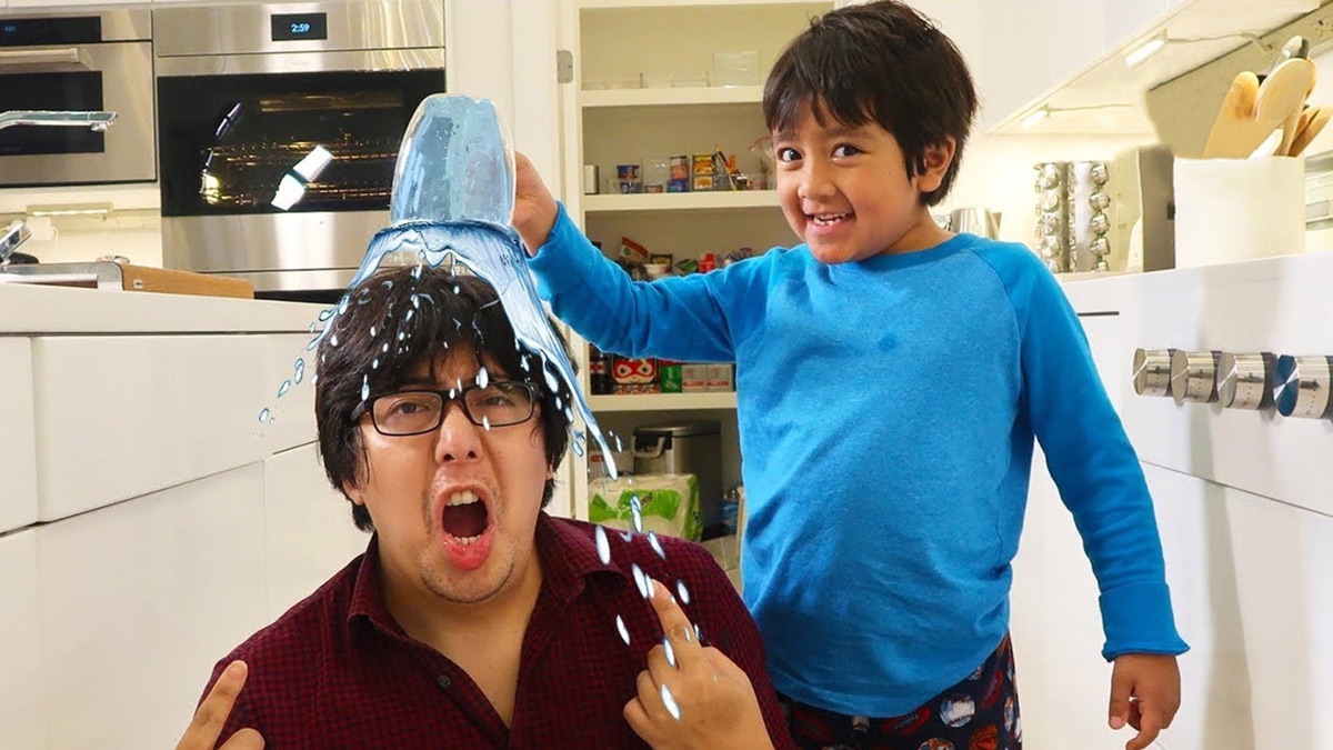 Ryan's Slimy DIY Science Projects! - Ryan's World Specials presented by ...