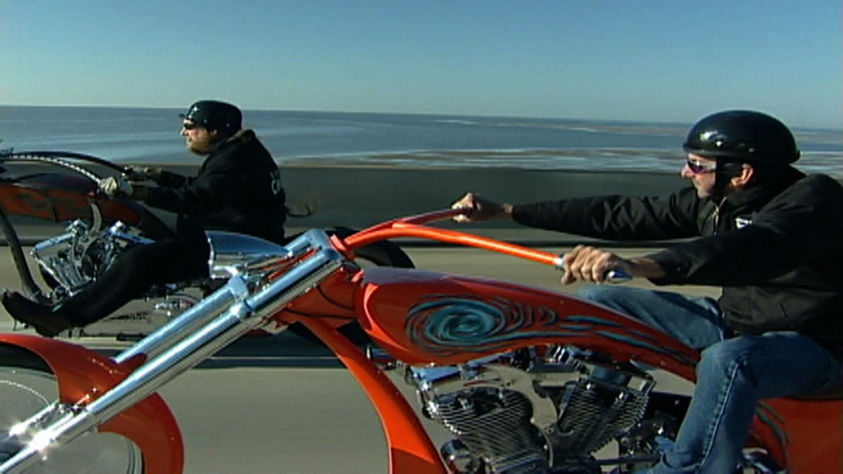 Kevin Alsop vs. Ivy Trosclair - Biker Build-Off - Apple TV