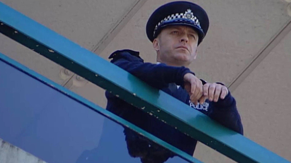 Greed - The Bill (Series 17, Episode 49) - Apple TV (UK)