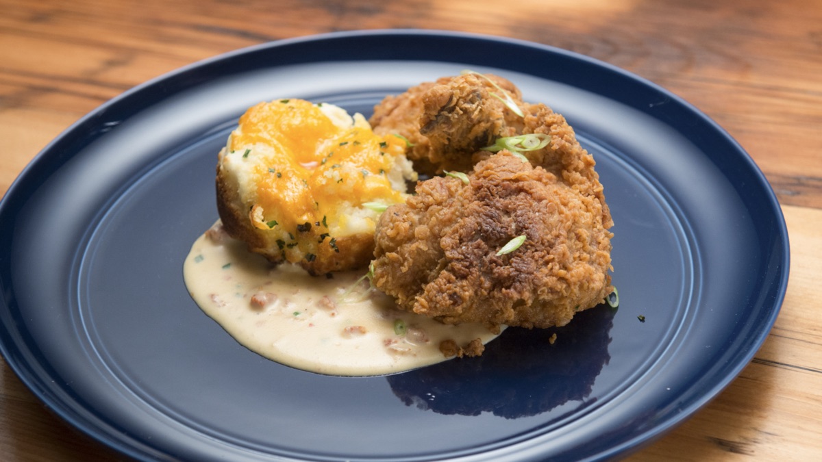 Feathered and Fried - Beat Bobby Flay (Season 13, Episode 8) - Apple TV