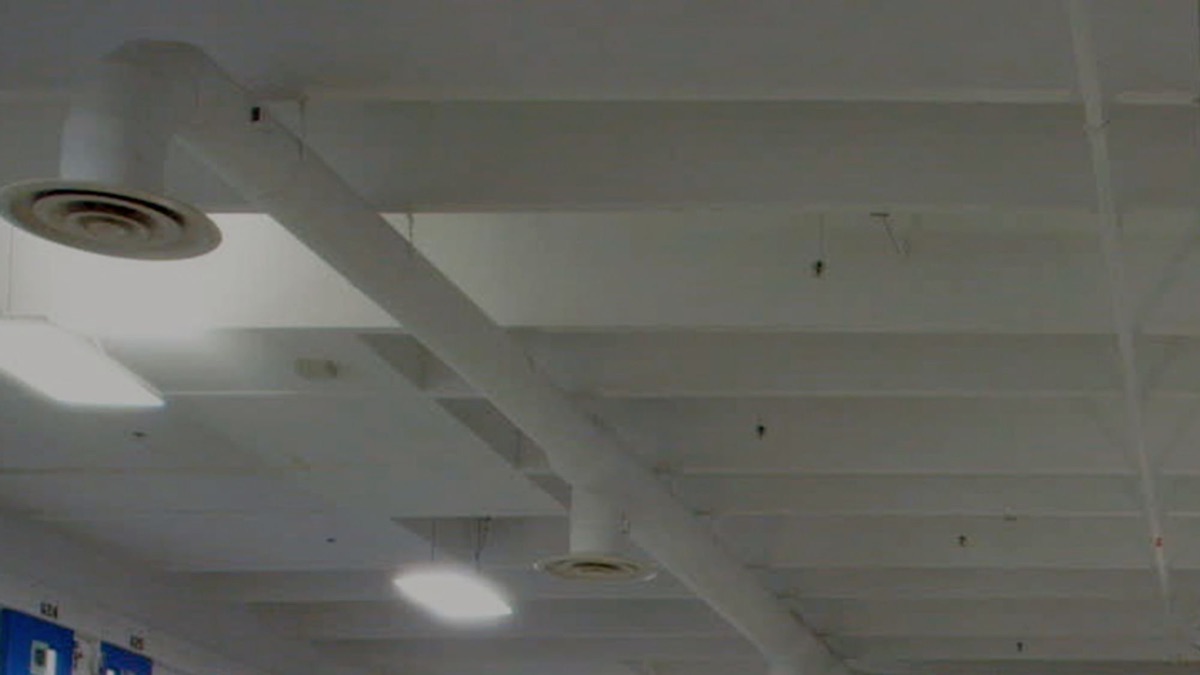 ‎8m2 de solitude : Une prison de haute sécurité aux USA - Apple TV