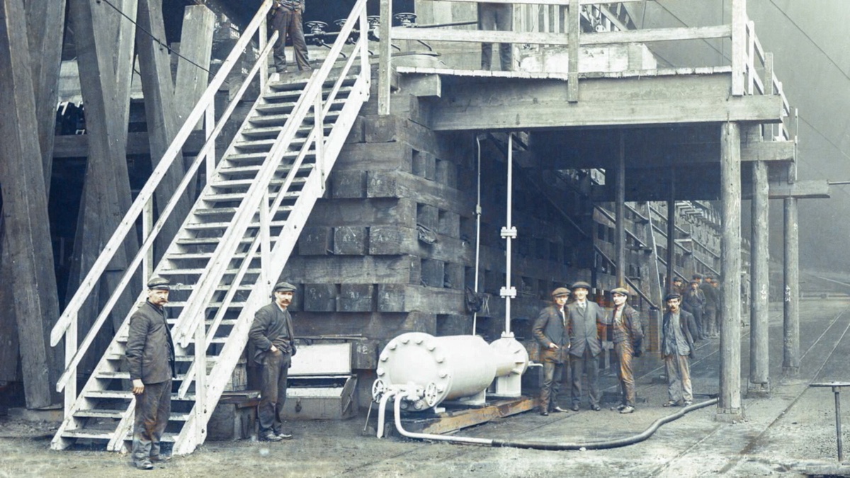 Titanic: Building the World's Largest Ship - Titanic: Building the ...