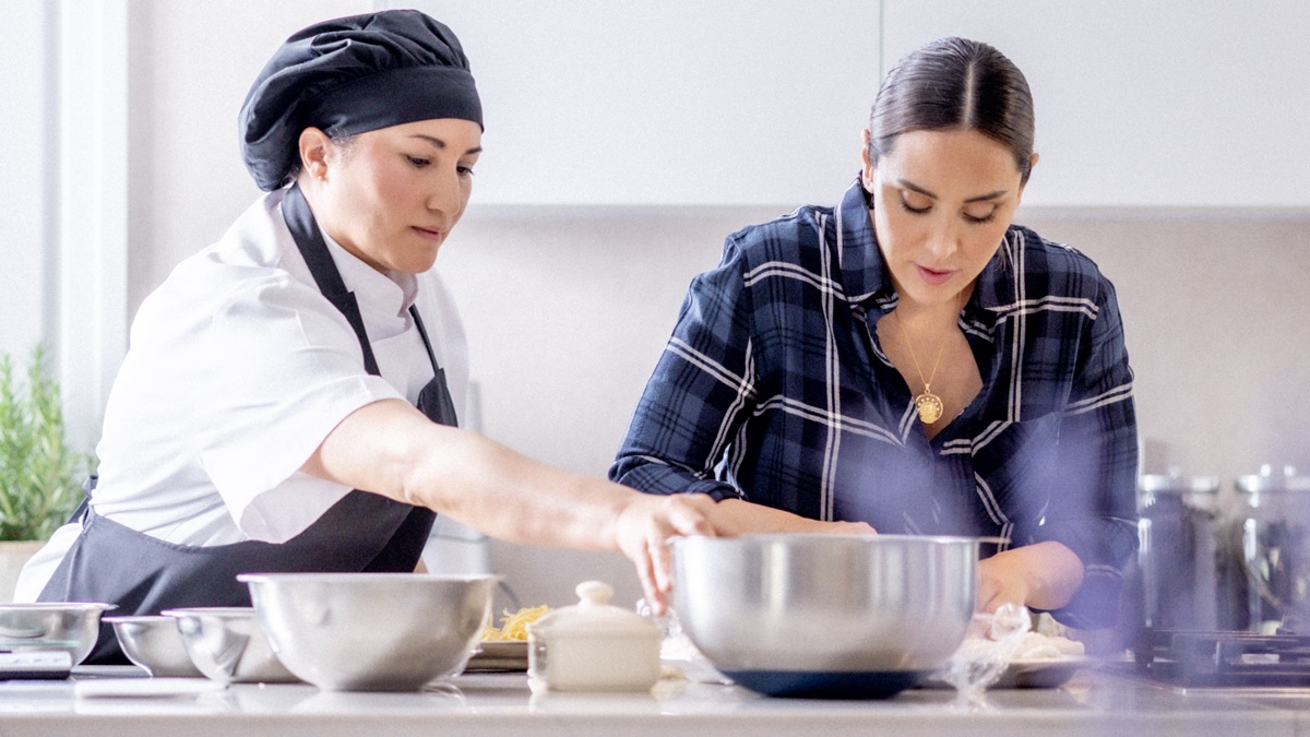 Part 2 - Isabel Preysler: My Christmas (Series 1, Episode 2) - Apple TV ...