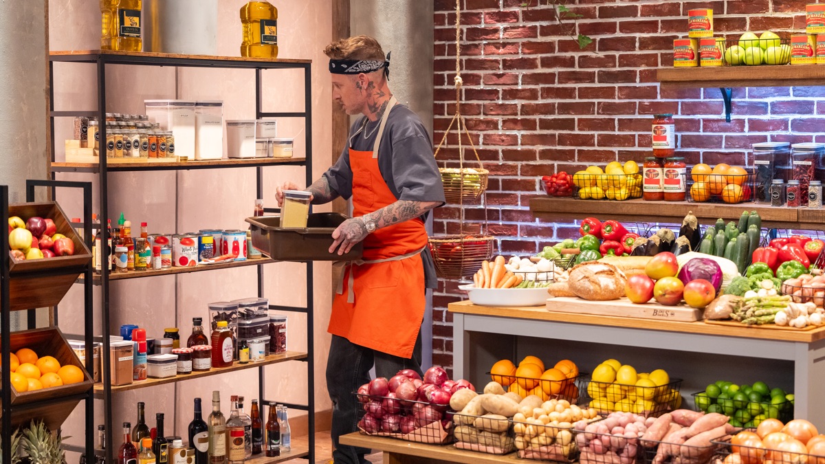 Fillet Frenzy - Outchef'd (Season 3, Episode 5) - Apple TV