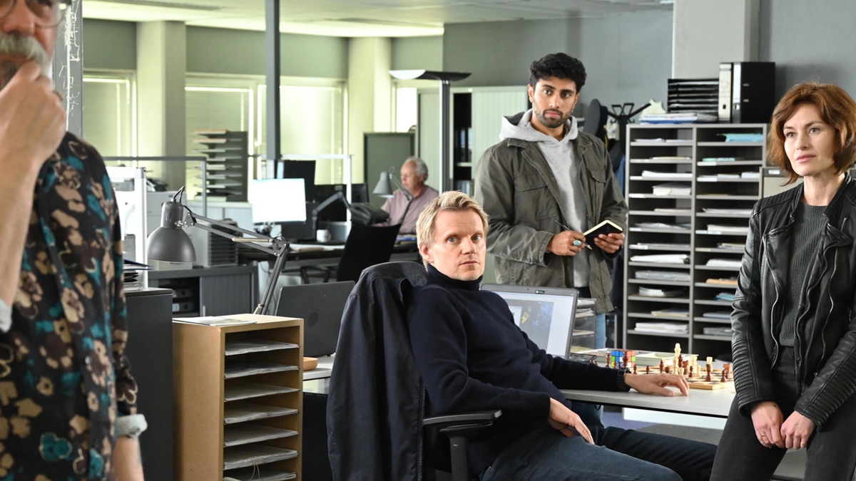 Freedom in Amsterdam - Van der Valk (Series 3, Episode 1) - Apple TV (UK)