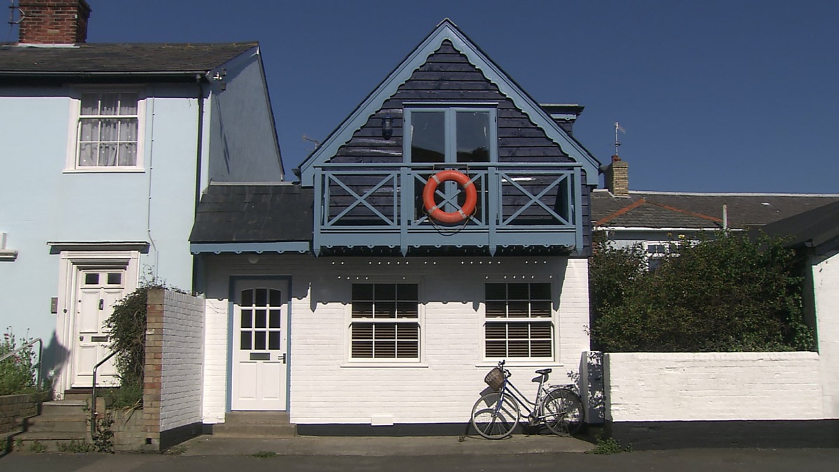 ‎Grandpa's Busy Bee Day | Captain Dumbletwit's Spaceship Cake - Grandpa ...