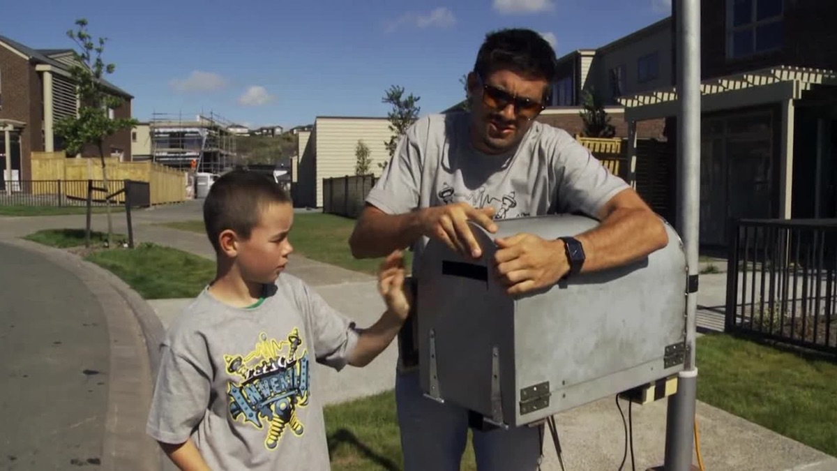 Mailbox Protector - Let's Get Inventin' (Season 5, Episode 3) - Apple TV