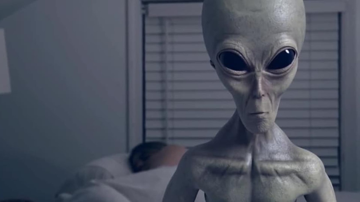 Alien Strange: UFO/UAP Encounters on the Moon and Beyond - Apple TV