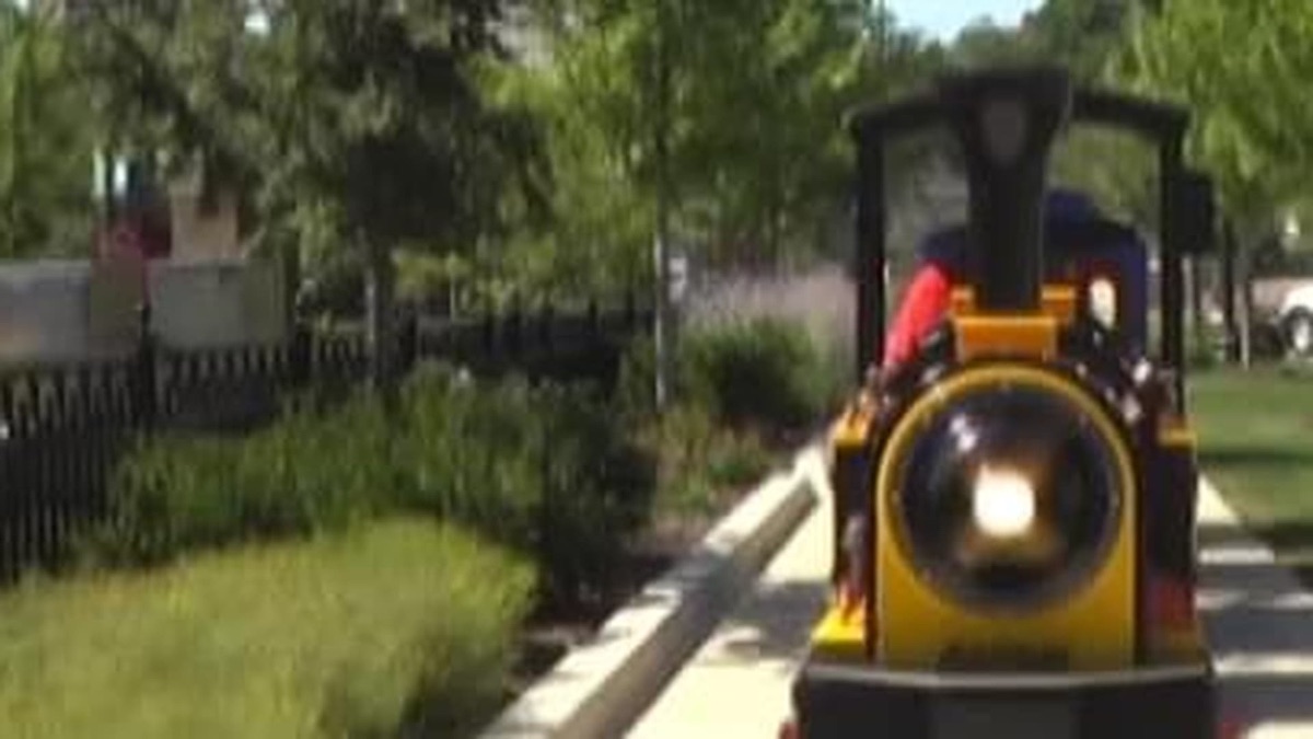 Lots & Lots of Toy Trains - Big Trains & Little Trains! V1 - Apple TV (AU)