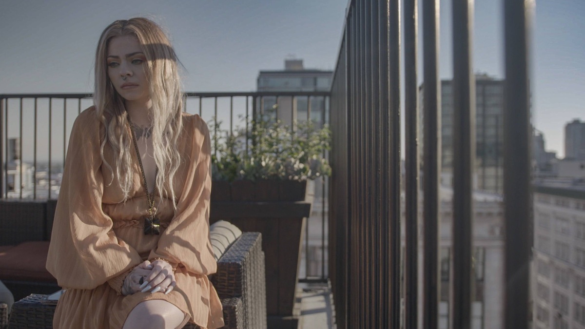 Banana Power - Onision: In Real Life (Series 1, Episode 1) - Apple TV (ES)