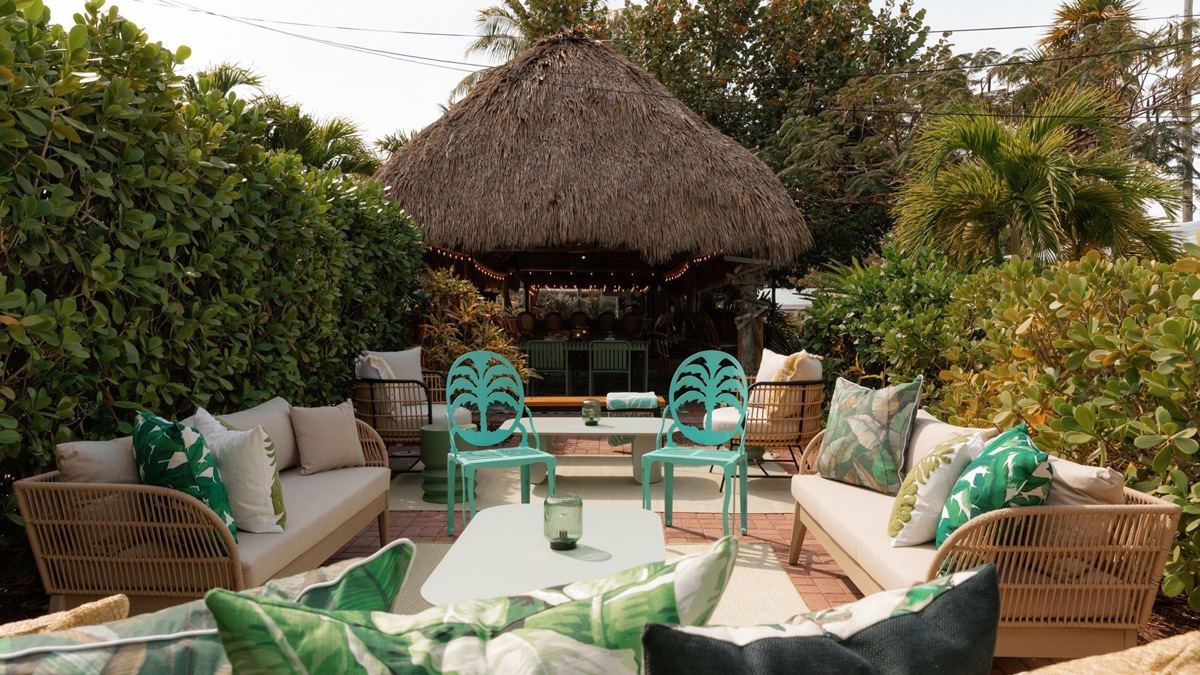 Tropical Trouble - Motel Rescue (Season 2, Episode 3) - Apple TV